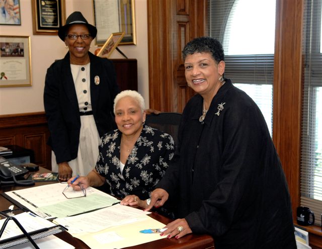 Governor Signs Sen. Gloria Butler’s MARTA Legislation – Georgia Senate ...